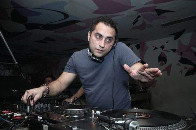 Fanii sunt oripilaţi. Dj Rynno şi-a arătat burta în direct | Spynews.ro