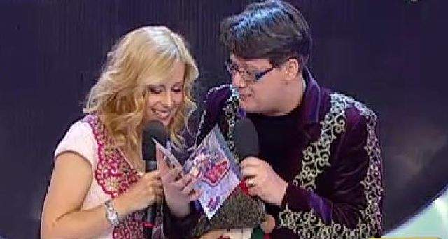 VIDEO Simona Gherghe a fost cuminte anul acesta şi Moş Nicolae i-a adus cadouri! Uite ce a ...