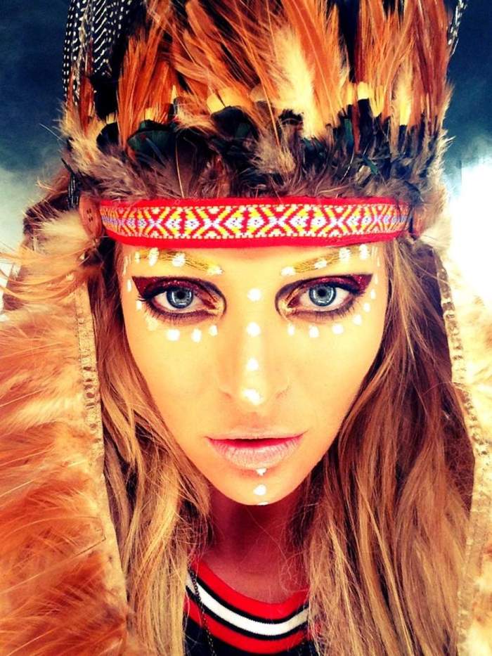 Scoate limba, scoate limba! Delia îşi duce fanii pe culmile extazului ...