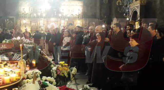 VIDEO / Imaginea durerii! Soția lui Nae Manea, doborâtă de pierderea ...