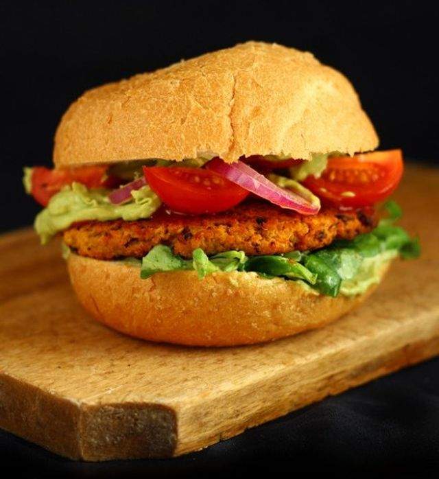 REŢETA ZILEI - LUNI: Burger de POST din chiftele de linte şi conopidă ...