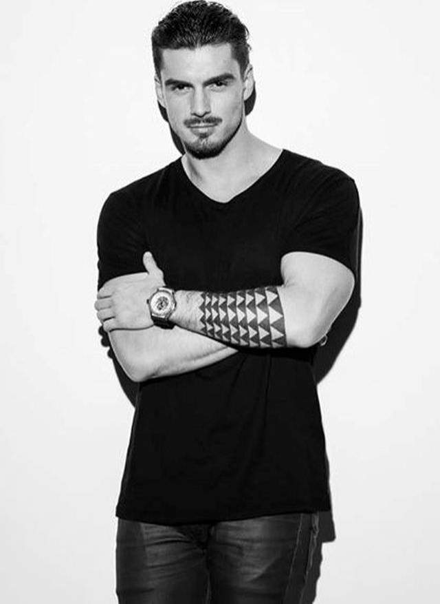 Fotografie de colecţie!!! Uite cum arăta Bogdan Vlădău la 17 ani, pe ...