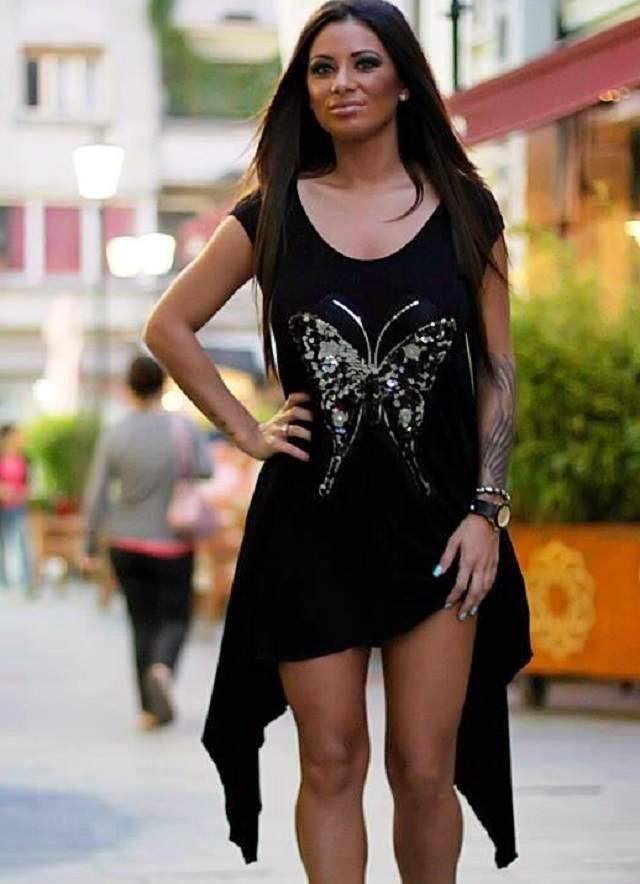 Roxana Vancea, apariţie de infarct! A îmbrăcat o bluză albă, iar sânii ...