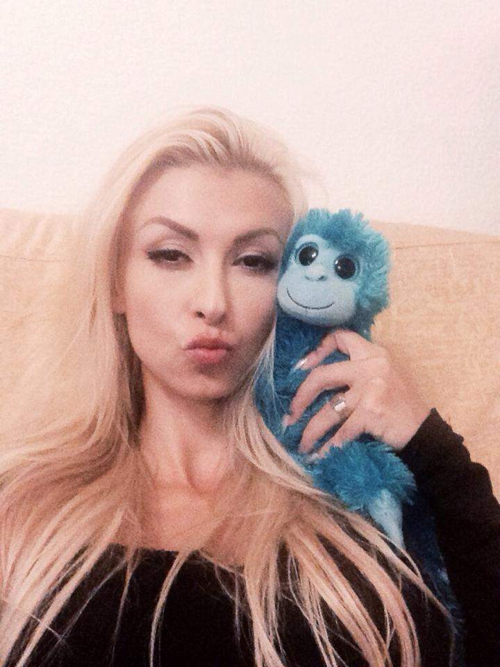 Andreea Bălan s-a pozat goală, în baie! Imaginea care a aprins ...