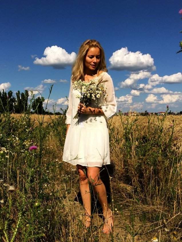 A cucerit Asia! Oamenii fac poze cu ea, dintr-un motiv incredibil ...