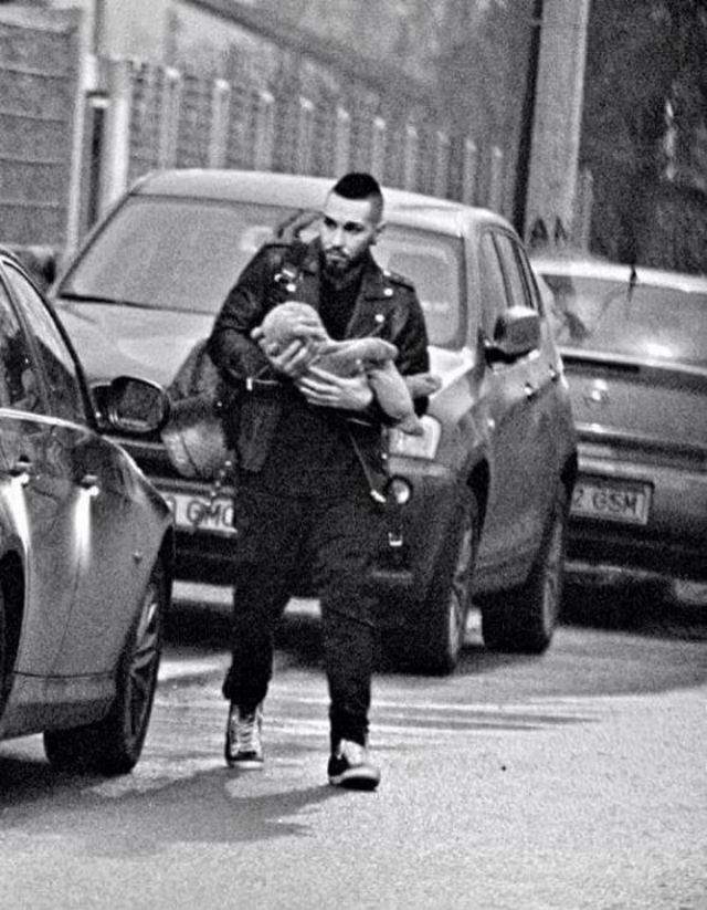 Alex Velea şi-a scos fiul în lume! Prima imaginea cu Dominic afară ...