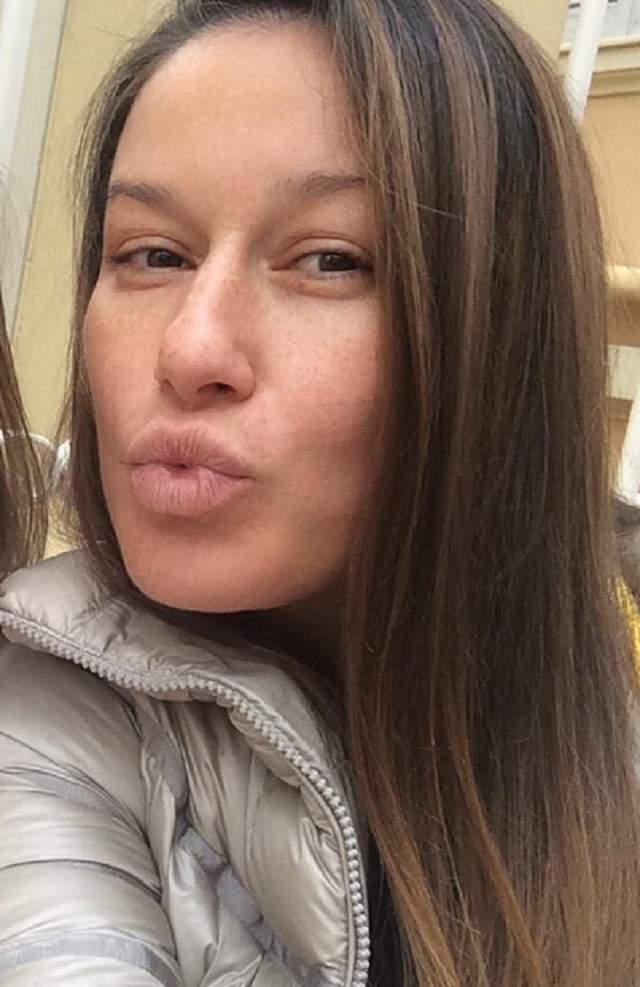 Imagini inedite! Cum se distrează Raluca Sandu în dormitor, după cea de ...