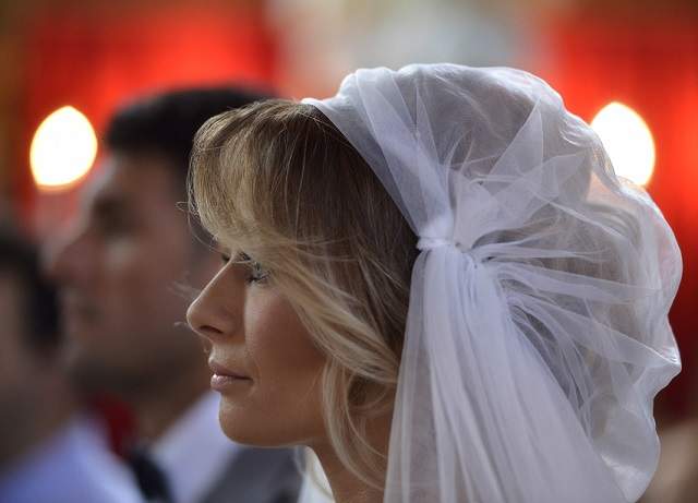 Misterul a fost elucidat! De ce a purtat Laura Cosoi la nunta ei voalul ...