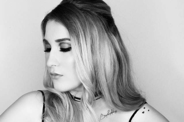 VIDEO / Adda a lansat prima piesă cu tatăl ei! Videoclipul piesei ...