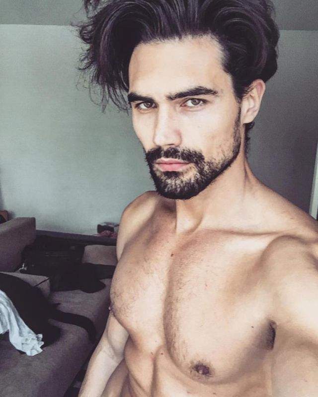 Andrei Andrei de la ”Burlacul” face ravagii cu pătrățelele sale. Iată ...