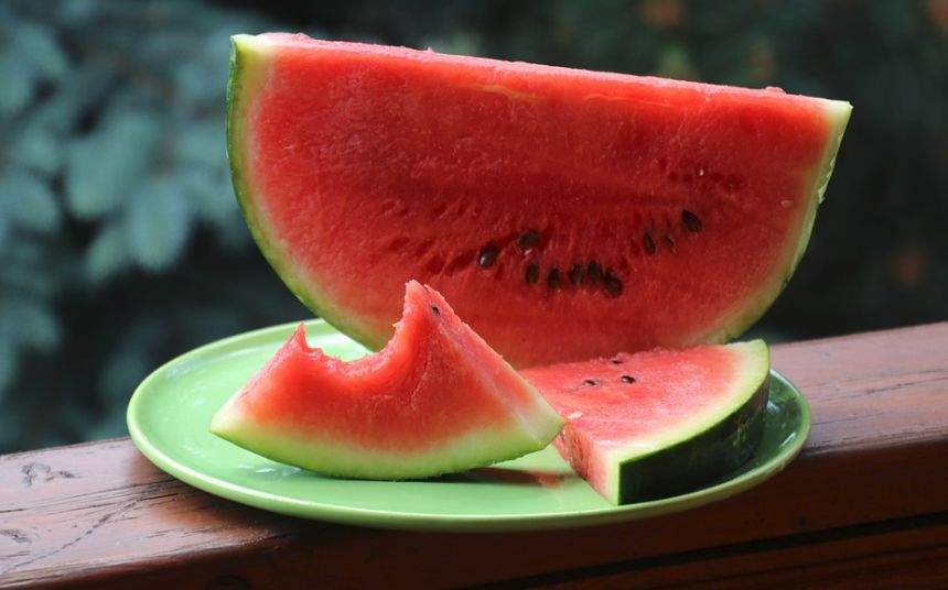 ÎNTREBAREA ZILEI: Tu ştii cum să alegi un pepene copt fără să iei ţeapă ...