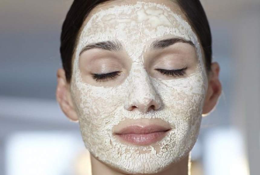 Masca 2 în 1! Exfoliază şi calmează pielea de la prima utilizare ...