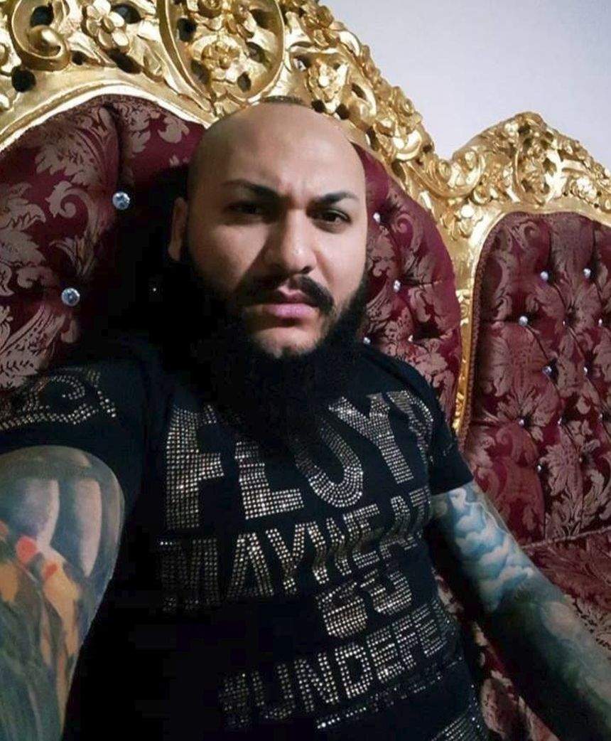 EXCLUSIV! Dani Mocanu, săltat de mascaţi de ziua lui! | Spynews.ro