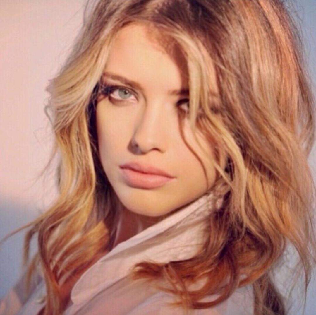 Alexandra Dinu s-a întors în România! Actrița are, în continuare, mari ...