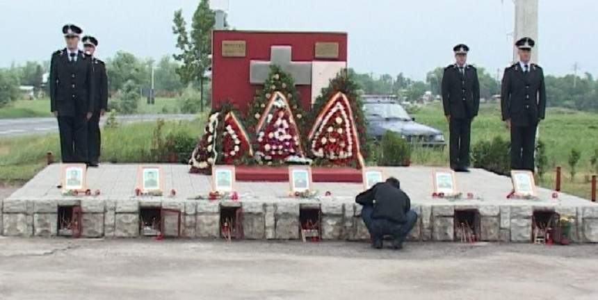 16 ani de la tragedia de la Mihailești, în care 18 oameni și-au pierdut ...