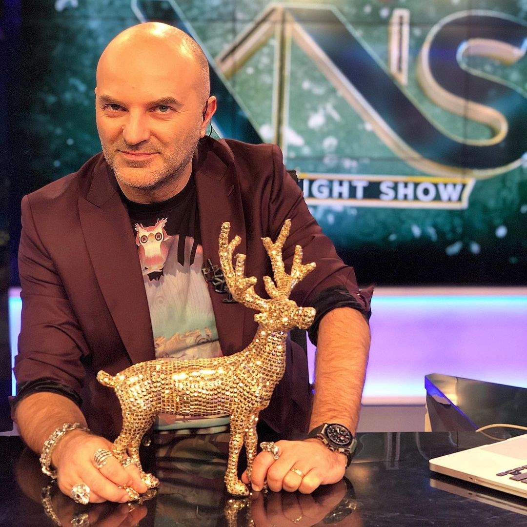 Emisiunea prezentată de Dan Capatos, Xtra Night Show, se vede la Antena ...