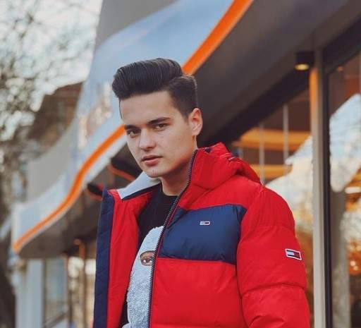 Cum a ajuns Selly să facă bani. Influencerul este independent de la ...