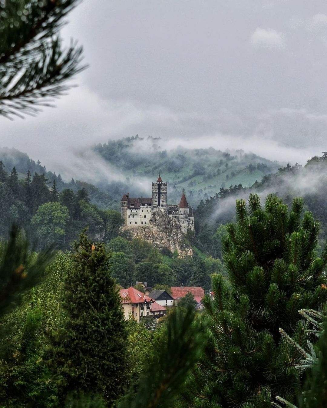 Cât costă să închiriezi Castelul Bran pentru o petrecere. Suma ...