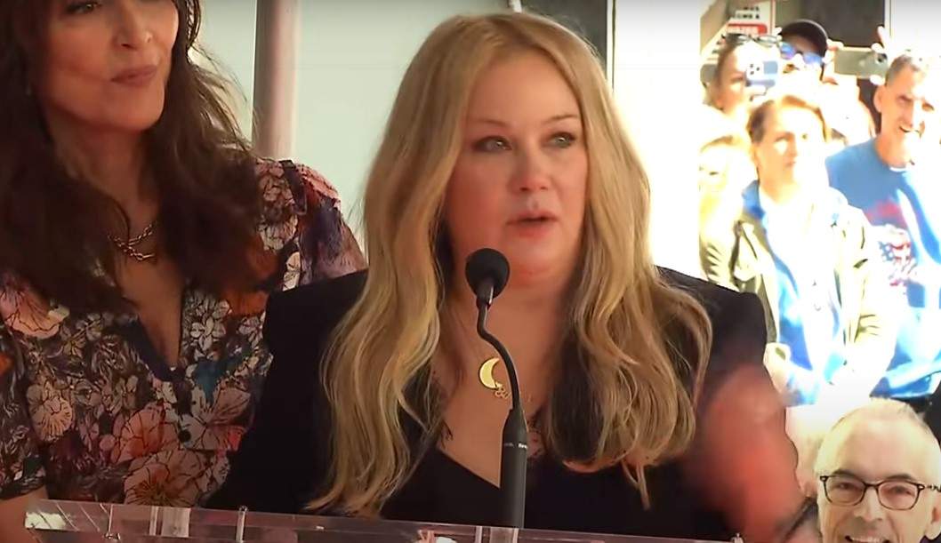 Christina Applegate, în lacrimi după ce a primit o stea pe Hollywood ...