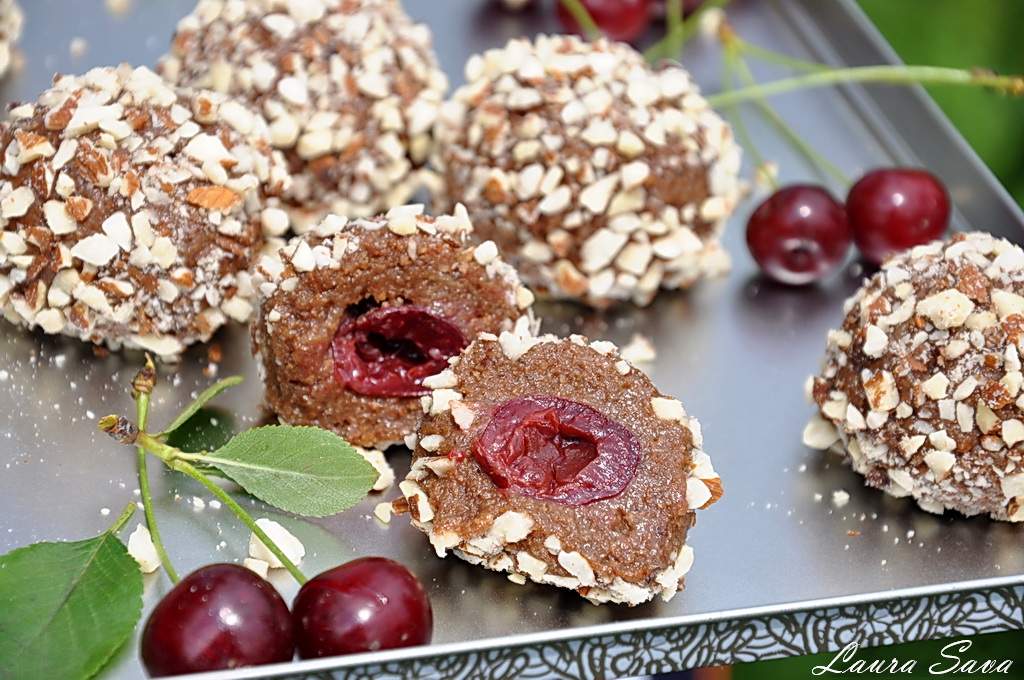 Bomboane cu vișine din vișinată. Rețetă de desert simplu, fără coacere ...