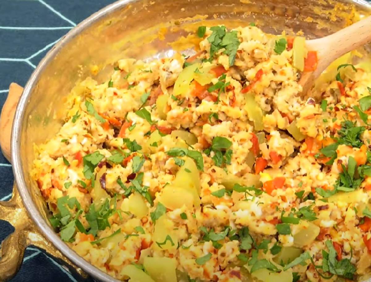 Rețetă rapidă de omletă turcească. Cum poți să prepari Menemen la tine ...