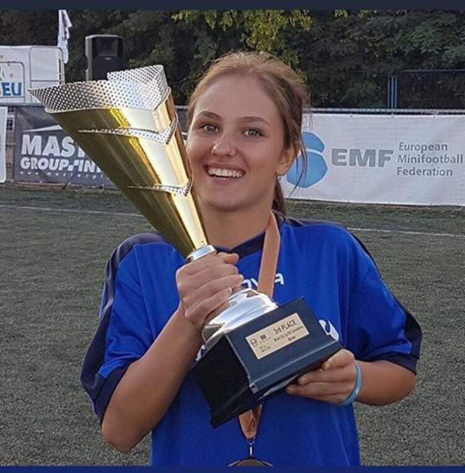 Cine este Ana Manea, fotbalista din România care a recunoscut că este ...