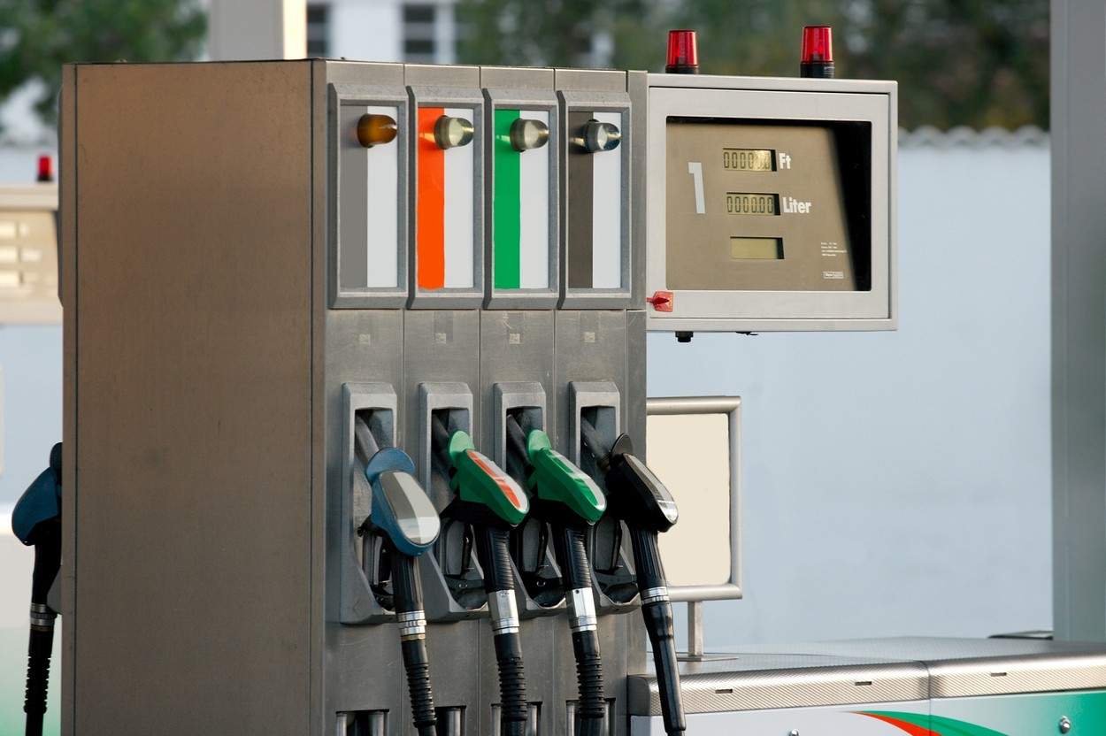 Cât costă astăzi 1 litru de benzină sau motorină în România. Prețul ...