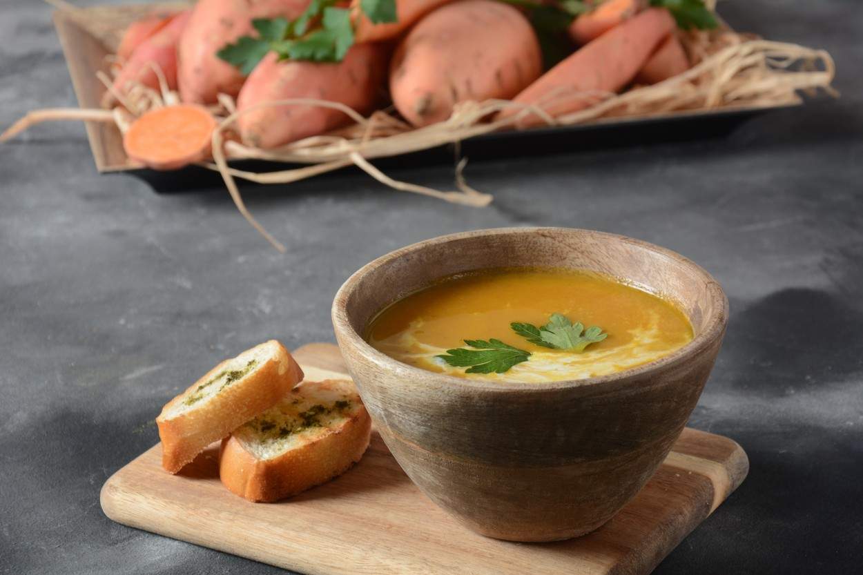 Rețetă de supă cremă de cartof dulce. Un preparat gustos pentru post ...