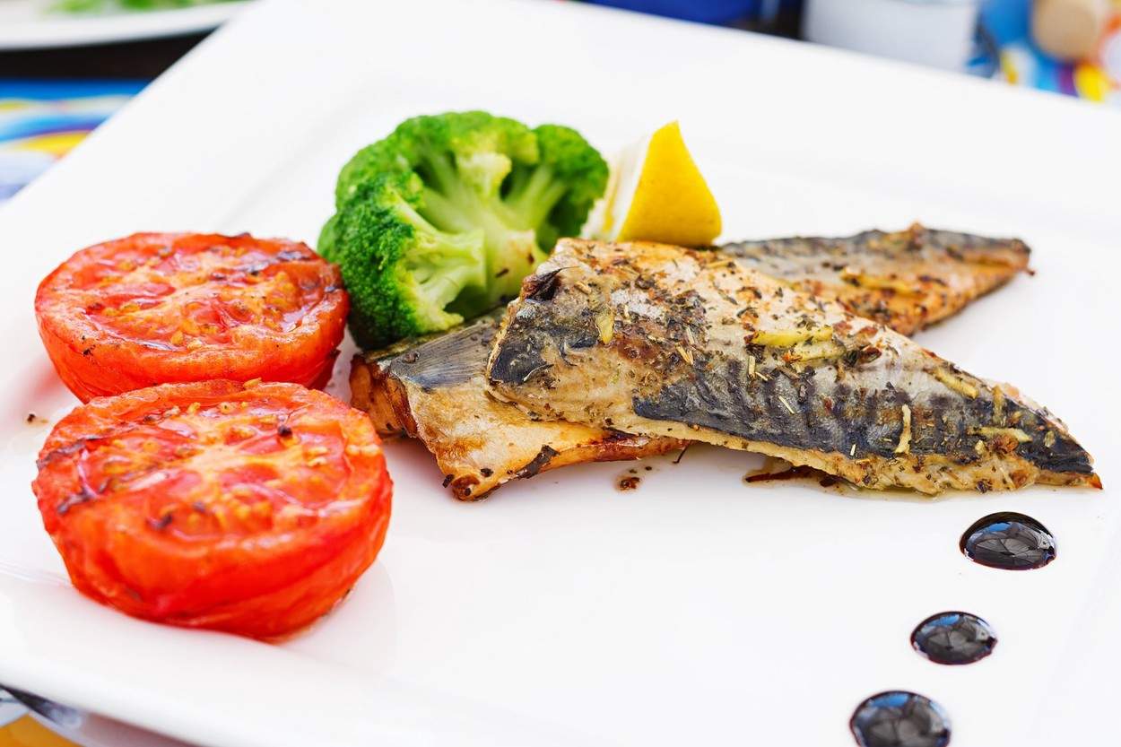 Rețetă de file de macrou cu legume. Un preparat delicios pentru ...