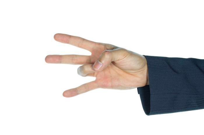 Ce se întâmplă dacă unești degetul inelar cu cel mare. Obiceiul care ...