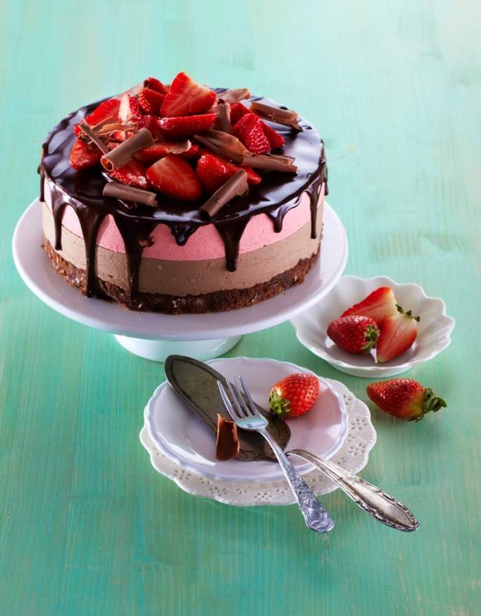 Rețetă de tort cu două tipuri de mousse. Un desert delicios pentru cei ...