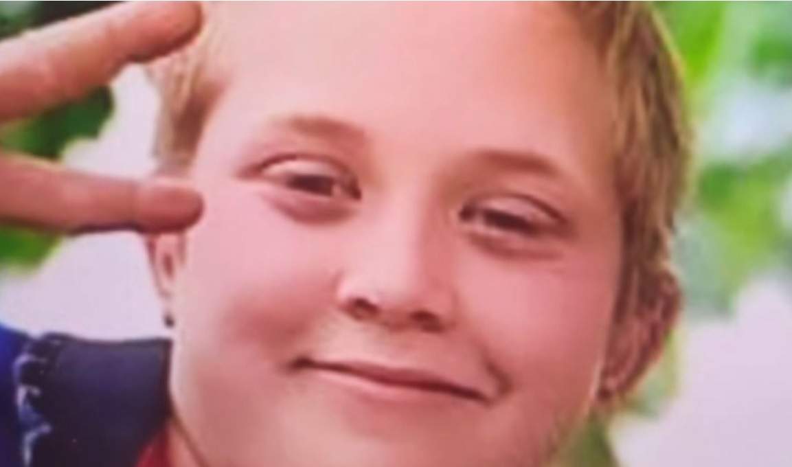 L-ai văzut pe băiețelul din imagine? Dacă da, sună la 112! Polițiștii ...