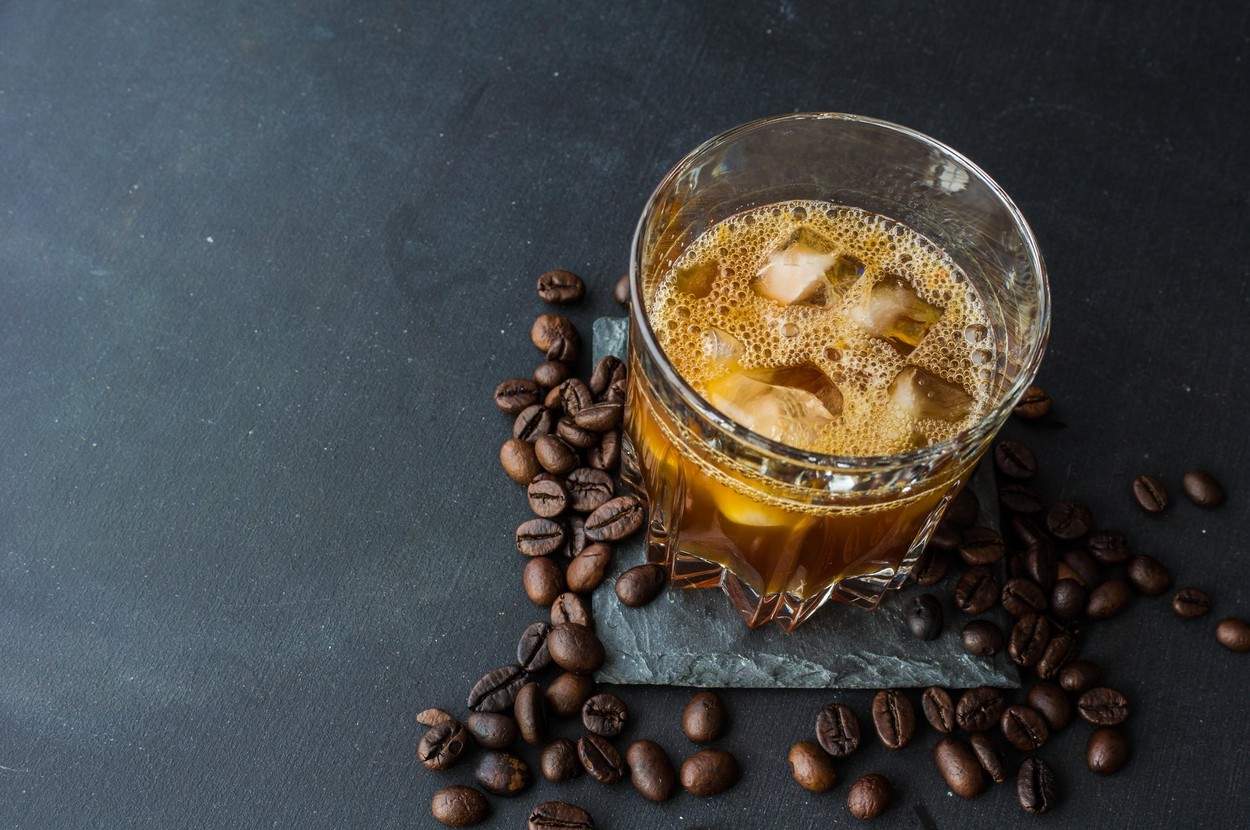 Rețetă de coniac de casă cu boabe de cafea. Băutura perfectă pentru ...