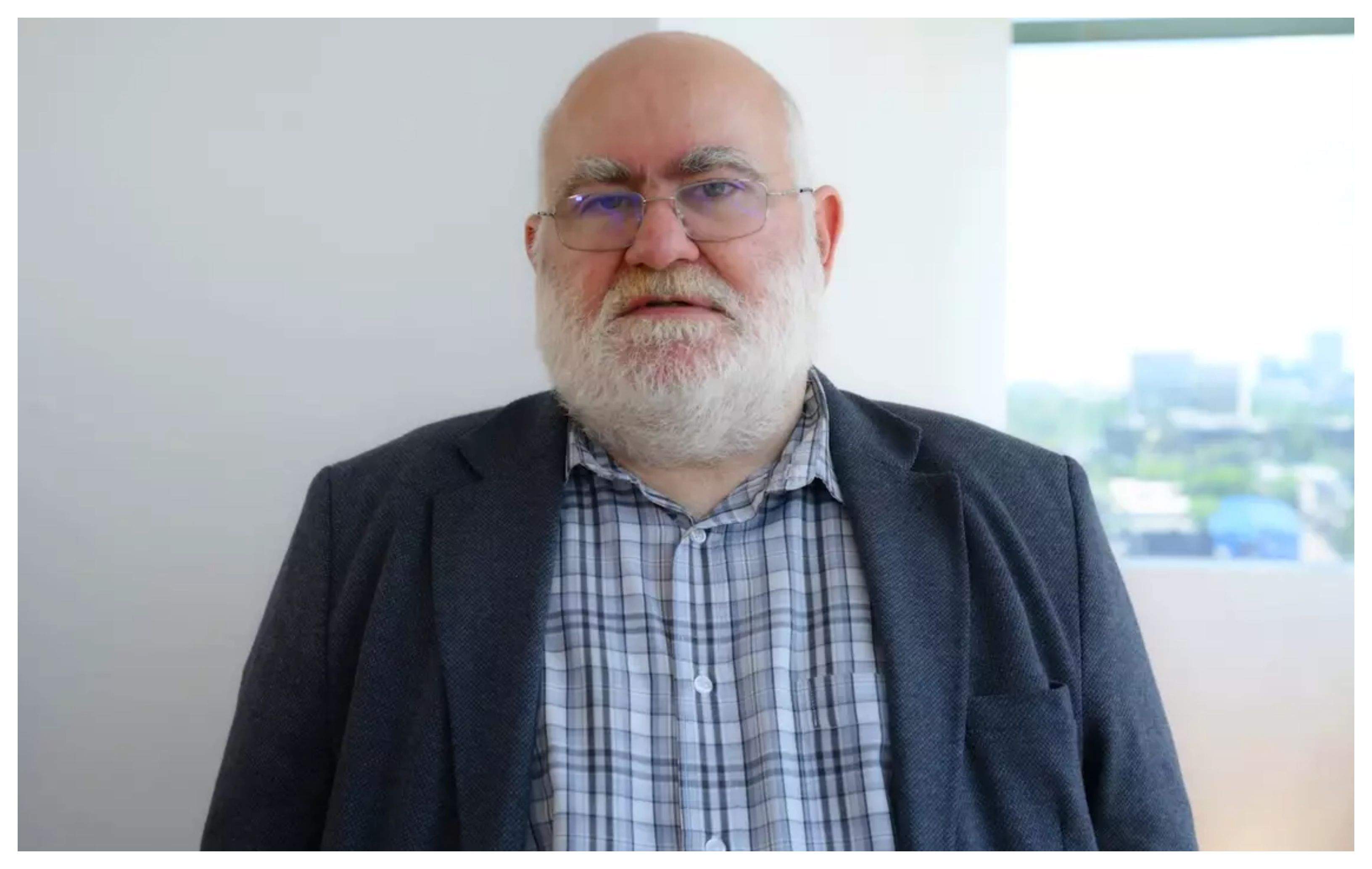 Percheziții la casa lui Alfred Bulai. Profesorul va fi dus la audieri ...
